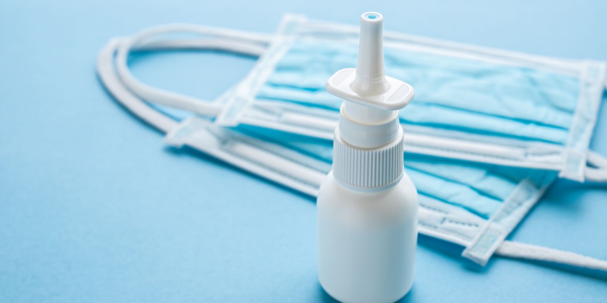 Krople do nosa na zatoki – kiedy po nie sięgnąć, czy są skuteczne?